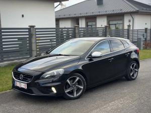 Melns Volvo V40 2013 Jelgava, ar dzinēja tilpumu 1.60 L un nobraukumu 317 tūkst. km par 6550 €, foto  vietnē AUTOMOTO.COM.LV