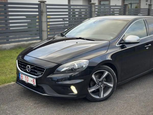 Melns Volvo V40 2013 Jelgava, ar dzinēja tilpumu 1.60 L un nobraukumu 317 tūkst. km par 6550 €, foto 2 vietnē AUTOMOTO.COM.LV