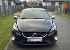 Black Volvo V40 2013 in Jelgava, with an engine capacity of 1.60 L and mileage of 317 thousand km for 6550 €, photo 4 on AUTOMOTO.COM.LV
