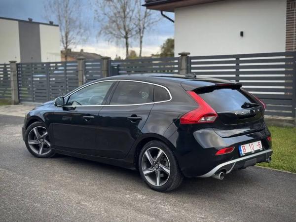 Melns Volvo V40 2013 Jelgava, ar dzinēja tilpumu 1.60 L un nobraukumu 317 tūkst. km par 6550 €, foto 4 vietnē AUTOMOTO.COM.LV