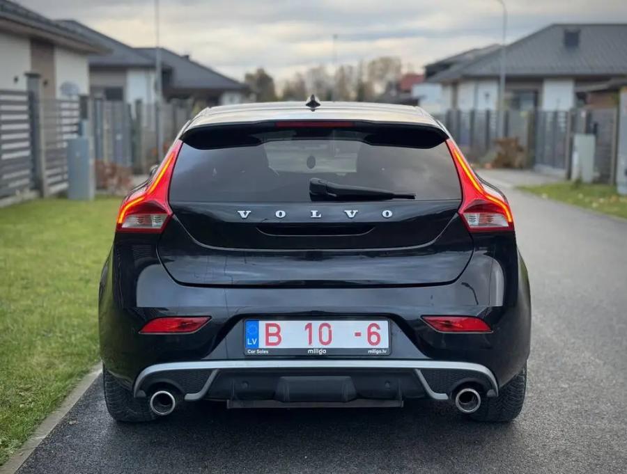 Black Volvo V40 2013 in Jelgava, with an engine capacity of 1.60 L and mileage of 317 thousand km for 6550 €, photo 9 on AUTOMOTO.COM.LV