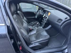 Black Volvo V40 2013 in Jelgava, with an engine capacity of 1.60 L and mileage of 317 thousand km for 6550 €, photo 13 on AUTOMOTO.COM.LV