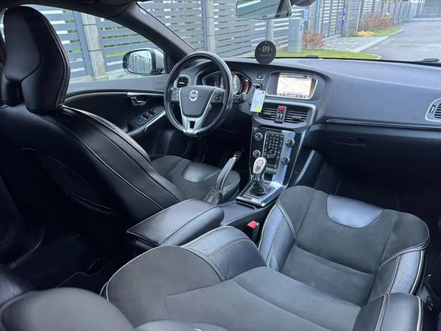 Black Volvo V40 2013 in Jelgava, with an engine capacity of 1.60 L and mileage of 317 thousand km for 6550 €, photo 14 on AUTOMOTO.COM.LV