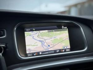 Black Volvo V40 2013 in Jelgava, with an engine capacity of 1.60 L and mileage of 317 thousand km for 6550 €, photo 16 on AUTOMOTO.COM.LV