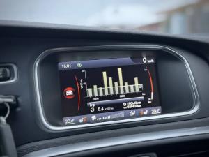 Black Volvo V40 2013 in Jelgava, with an engine capacity of 1.60 L and mileage of 317 thousand km for 6550 €, photo 19 on AUTOMOTO.COM.LV