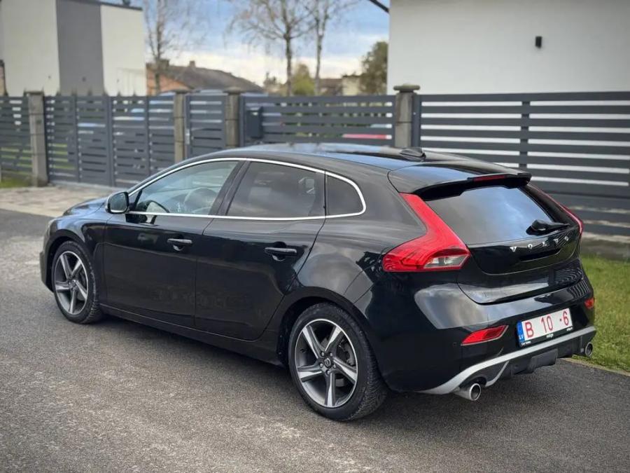 Black Volvo V40 2013 in Jelgava, with an engine capacity of 1.60 L and mileage of 317 thousand km for 6550 €, photo 21 on AUTOMOTO.COM.LV