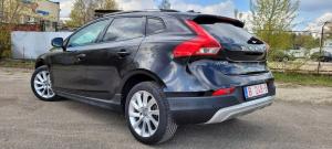 Black Volvo V40 2013 in Riga, with an engine capacity of 1.60 L and mileage of 197 thousand km for 8800 €, photo 5 on AUTOMOTO.COM.LV