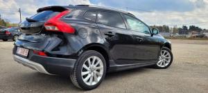 Black Volvo V40 2013 in Riga, with an engine capacity of 1.60 L and mileage of 197 thousand km for 8800 €, photo 6 on AUTOMOTO.COM.LV