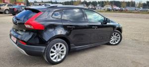 Black Volvo V40 2013 in Riga, with an engine capacity of 1.60 L and mileage of 197 thousand km for 8800 €, photo 8 on AUTOMOTO.COM.LV