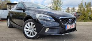 Black Volvo V40 2013 in Riga, with an engine capacity of 1.60 L and mileage of 197 thousand km for 8800 €, photo 10 on AUTOMOTO.COM.LV