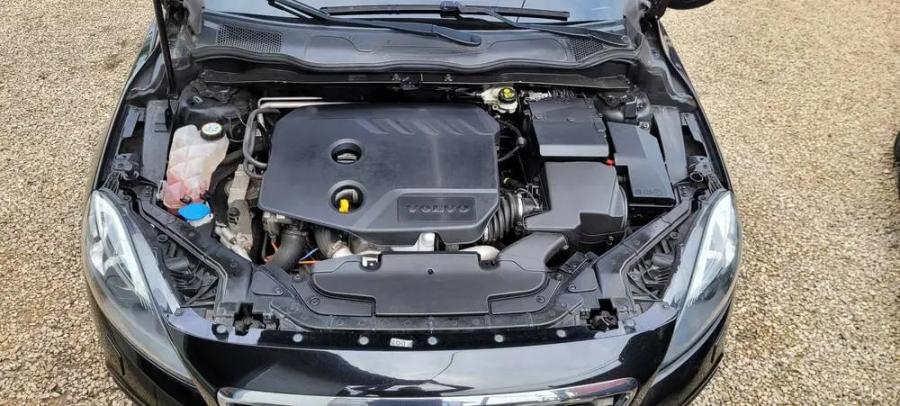 Black Volvo V40 2013 in Riga, with an engine capacity of 1.60 L and mileage of 197 thousand km for 8800 €, photo 14 on AUTOMOTO.COM.LV