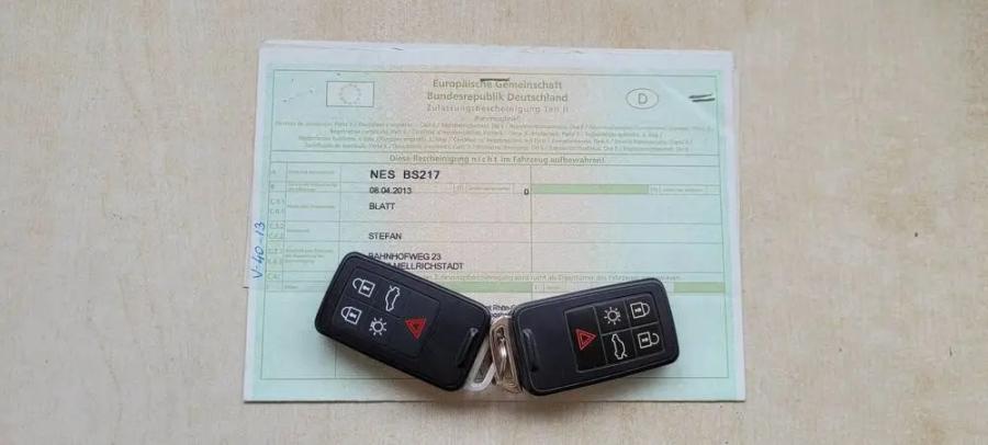 Black Volvo V40 2013 in Riga, with an engine capacity of 1.60 L and mileage of 197 thousand km for 8800 €, photo 15 on AUTOMOTO.COM.LV