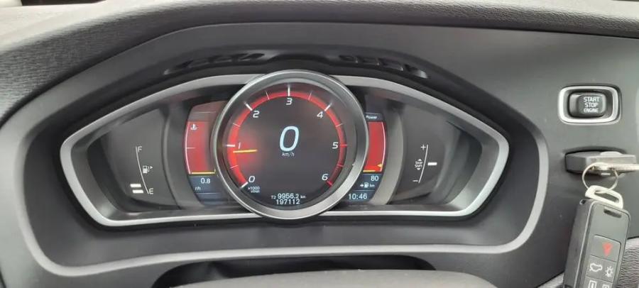 Black Volvo V40 2013 in Riga, with an engine capacity of 1.60 L and mileage of 197 thousand km for 8800 €, photo 17 on AUTOMOTO.COM.LV