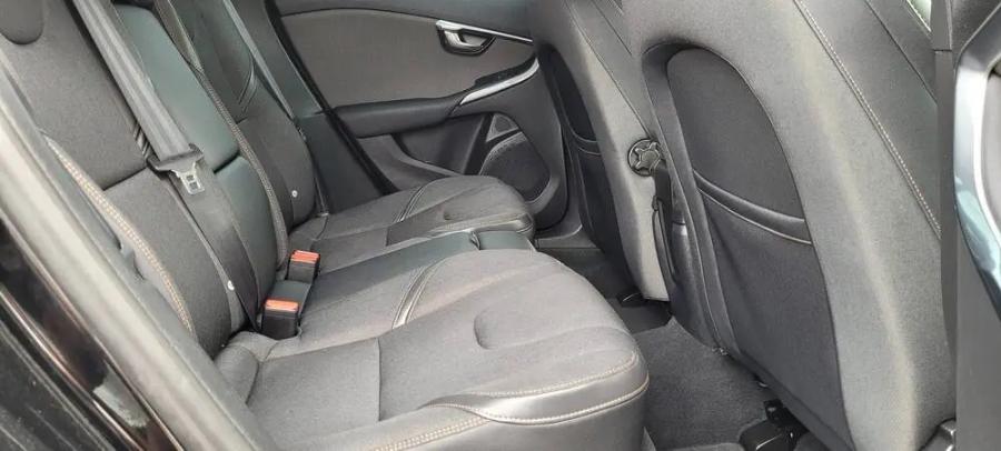 Black Volvo V40 2013 in Riga, with an engine capacity of 1.60 L and mileage of 197 thousand km for 8800 €, photo 31 on AUTOMOTO.COM.LV