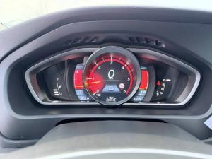 Melns Volvo V40 2013 Rīga, ar dzinēja tilpumu 2.00 L un nobraukumu 234 tūkst. km par 8995 €, foto 10 vietnē AUTOMOTO.COM.LV