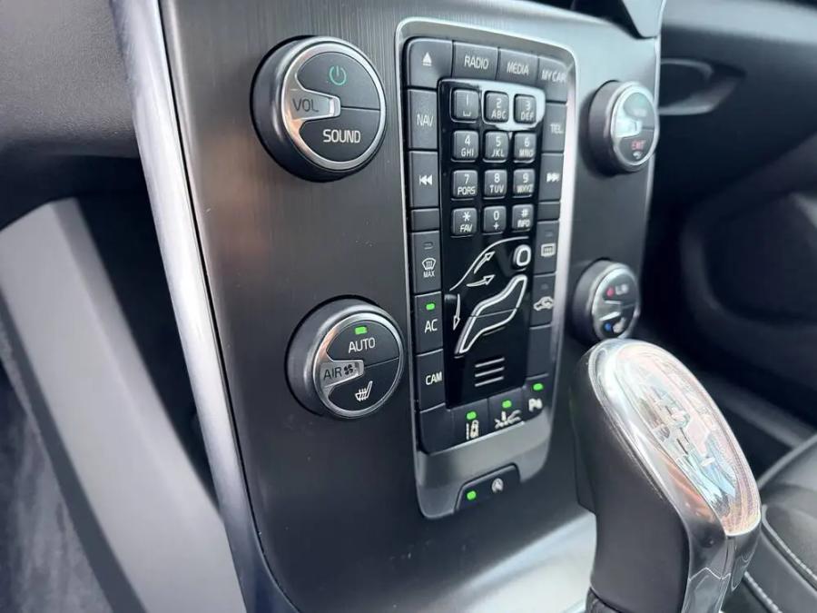 Melns Volvo V40 2013 Rīga, ar dzinēja tilpumu 2.00 L un nobraukumu 234 tūkst. km par 8995 €, foto 11 vietnē AUTOMOTO.COM.LV