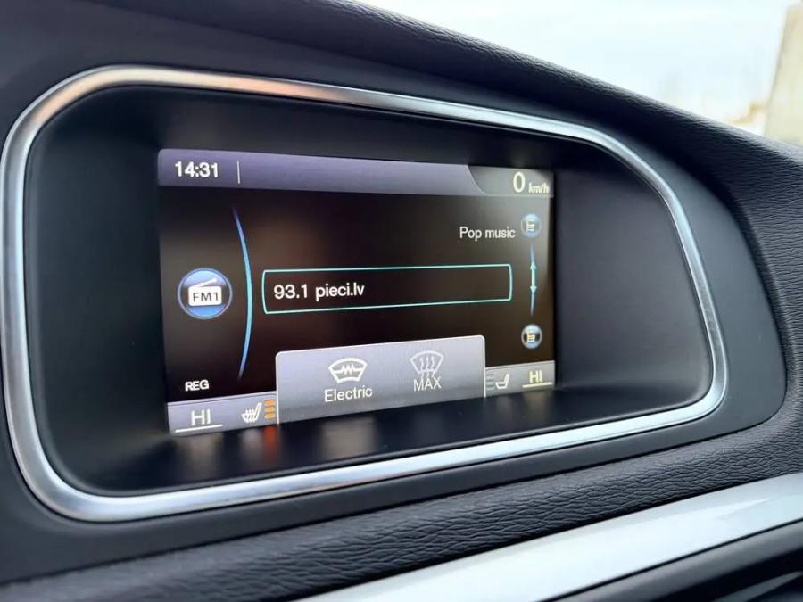 Melns Volvo V40 2013 Rīga, ar dzinēja tilpumu 2.00 L un nobraukumu 234 tūkst. km par 8995 €, foto 17 vietnē AUTOMOTO.COM.LV