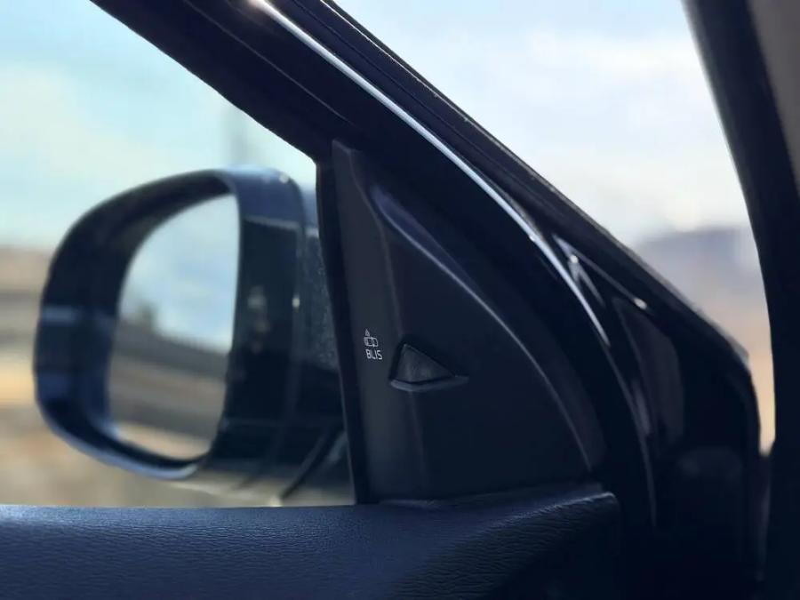 Melns Volvo V40 2013 Rīga, ar dzinēja tilpumu 2.00 L un nobraukumu 234 tūkst. km par 8995 €, foto 18 vietnē AUTOMOTO.COM.LV