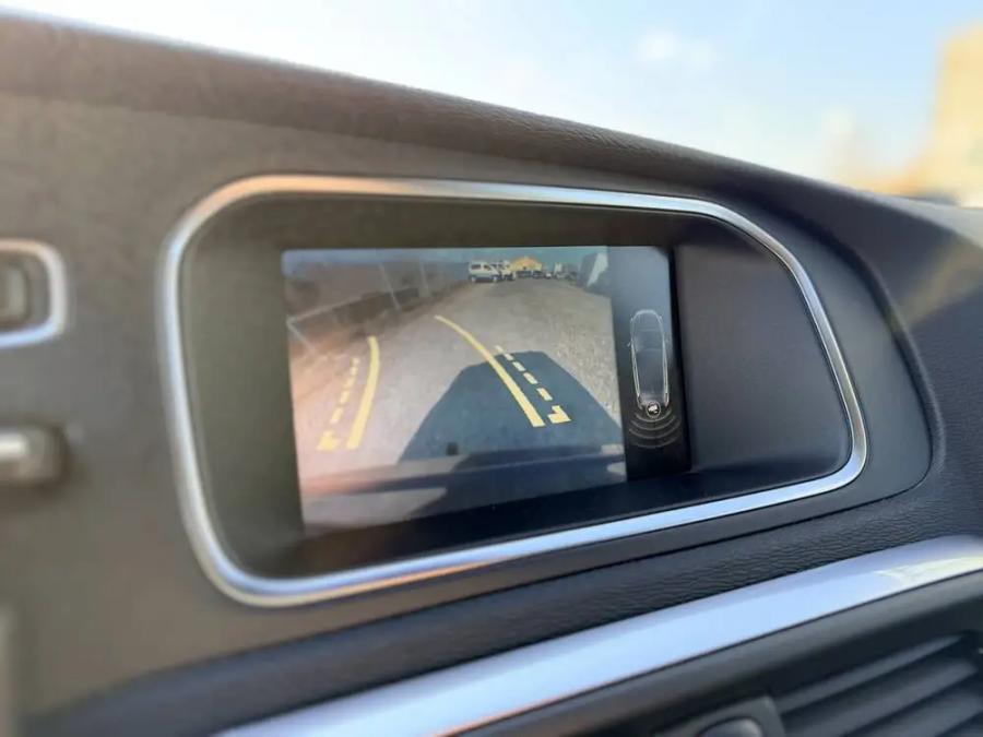 Melns Volvo V40 2013 Rīga, ar dzinēja tilpumu 2.00 L un nobraukumu 234 tūkst. km par 8995 €, foto 19 vietnē AUTOMOTO.COM.LV