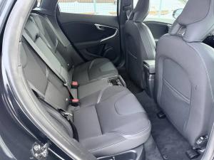 Melns Volvo V40 2013 Rīga, ar dzinēja tilpumu 2.00 L un nobraukumu 234 tūkst. km par 8995 €, foto 20 vietnē AUTOMOTO.COM.LV