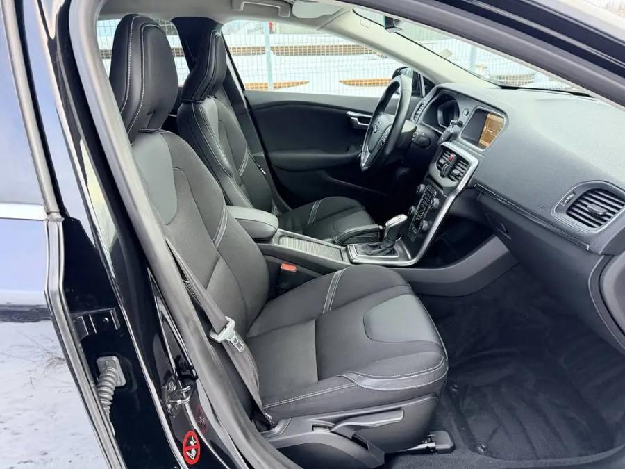 Melns Volvo V40 2013 Rīga, ar dzinēja tilpumu 2.00 L un nobraukumu 234 tūkst. km par 8995 €, foto 21 vietnē AUTOMOTO.COM.LV