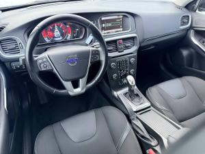 Melns Volvo V40 2013 Rīga, ar dzinēja tilpumu 2.00 L un nobraukumu 234 tūkst. km par 8995 €, foto 23 vietnē AUTOMOTO.COM.LV
