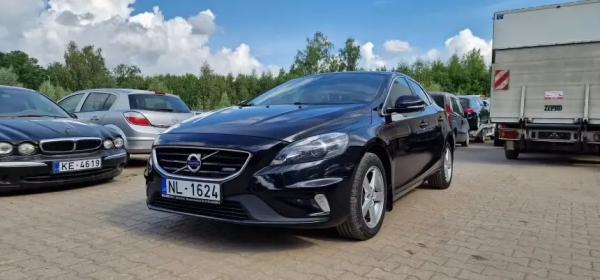 Черный Вольво В40 2013 в Валмиера, объемом двигателя 2.00 л и пробегом 149 тыс. км за 10700 €, фото 7 на AUTOMOTO.COM.LV