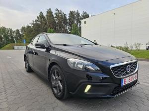 Black Volvo V40 2013 in Riga, with an engine capacity of 2.00 L and mileage of 119 thousand km for 7500 €, photo 5 on AUTOMOTO.COM.LV