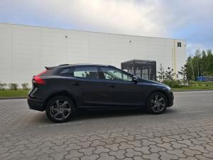 Black Volvo V40 2013 in Riga, with an engine capacity of 2.00 L and mileage of 119 thousand km for 7500 €, photo 7 on AUTOMOTO.COM.LV