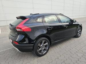 Black Volvo V40 2013 in Riga, with an engine capacity of 2.00 L and mileage of 119 thousand km for 7500 €, photo 8 on AUTOMOTO.COM.LV