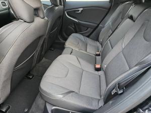 Black Volvo V40 2013 in Riga, with an engine capacity of 2.00 L and mileage of 119 thousand km for 7500 €, photo 20 on AUTOMOTO.COM.LV