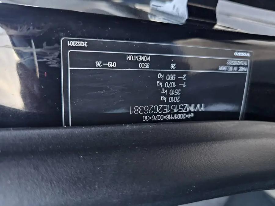 Black Volvo V40 2013 in Riga, with an engine capacity of 2.00 L and mileage of 119 thousand km for 7500 €, photo 22 on AUTOMOTO.COM.LV