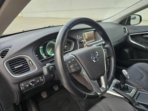 Black Volvo V40 2013 in Riga, with an engine capacity of 2.00 L and mileage of 119 thousand km for 7500 €, photo 23 on AUTOMOTO.COM.LV
