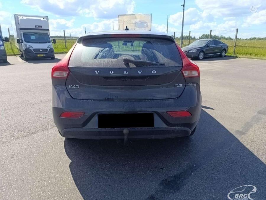 Black Volvo V40 2013 in Vilnius, with an engine capacity of 1.56 L and mileage of 260 thousand km for 5000 €, photo 6 on AUTOMOTO.COM.LV