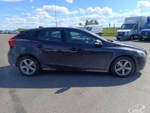 Black Volvo V40 2013 in Vilnius, with an engine capacity of 1.56 L and mileage of 260 thousand km for 5000 €, photo 8 on AUTOMOTO.COM.LV