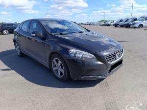 Black Volvo V40 2013 in Vilnius, with an engine capacity of 1.56 L and mileage of 260 thousand km for 5000 €, photo 9 on AUTOMOTO.COM.LV