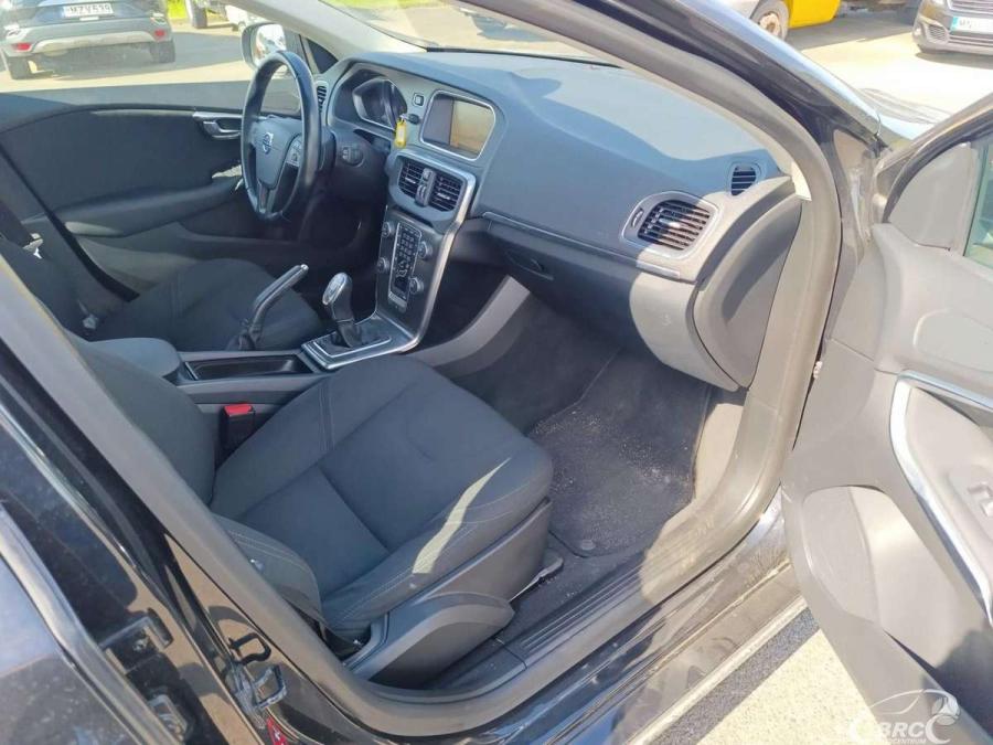 Black Volvo V40 2013 in Vilnius, with an engine capacity of 1.56 L and mileage of 260 thousand km for 5000 €, photo 13 on AUTOMOTO.COM.LV
