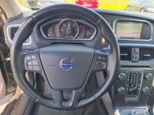 Black Volvo V40 2013 in Vilnius, with an engine capacity of 1.56 L and mileage of 260 thousand km for 5000 €, photo 16 on AUTOMOTO.COM.LV