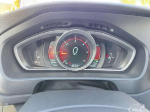 Black Volvo V40 2013 in Vilnius, with an engine capacity of 1.56 L and mileage of 260 thousand km for 5000 €, photo 19 on AUTOMOTO.COM.LV