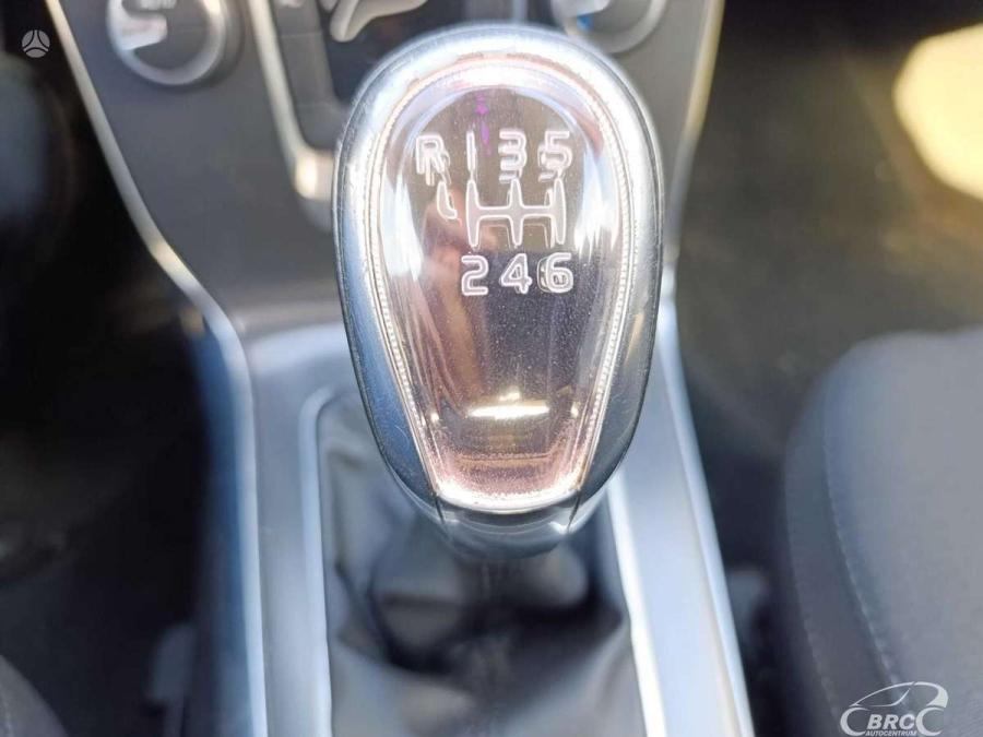 Black Volvo V40 2013 in Vilnius, with an engine capacity of 1.56 L and mileage of 260 thousand km for 5000 €, photo 20 on AUTOMOTO.COM.LV