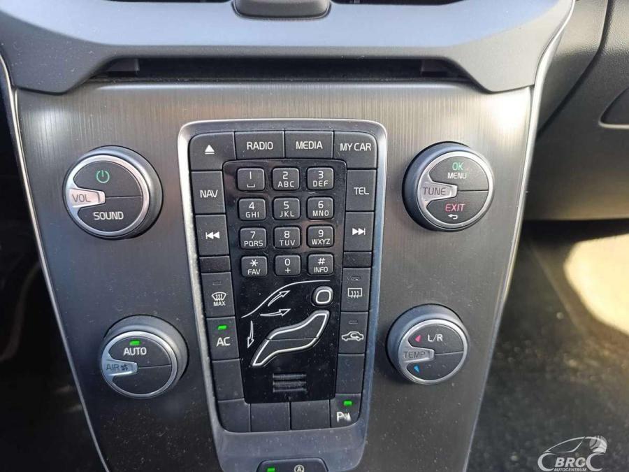 Black Volvo V40 2013 in Vilnius, with an engine capacity of 1.56 L and mileage of 260 thousand km for 5000 €, photo 22 on AUTOMOTO.COM.LV