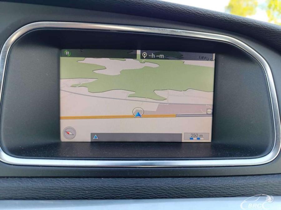 Black Volvo V40 2013 in Vilnius, with an engine capacity of 1.56 L and mileage of 260 thousand km for 5000 €, photo 23 on AUTOMOTO.COM.LV