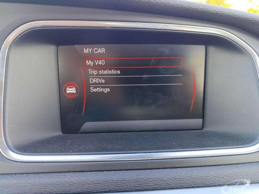 Black Volvo V40 2013 in Vilnius, with an engine capacity of 1.56 L and mileage of 260 thousand km for 5000 €, photo 24 on AUTOMOTO.COM.LV
