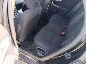 Black Volvo V40 2013 in Vilnius, with an engine capacity of 1.56 L and mileage of 260 thousand km for 5000 €, photo 28 on AUTOMOTO.COM.LV