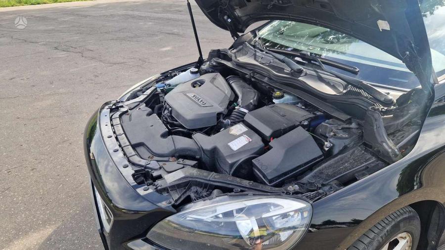 Black Volvo V40 2013 in Kaunas, with an engine capacity of 1.60 L and mileage of 257 thousand km for 7900 €, photo 10 on AUTOMOTO.COM.LV