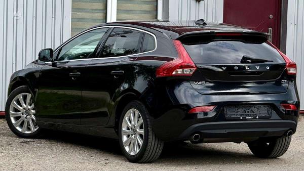 Black Volvo V40 2013 in Ukmerge, with an engine capacity of 1.98 L and mileage of 290 thousand km for 6900 €, photo 4 on AUTOMOTO.COM.LV