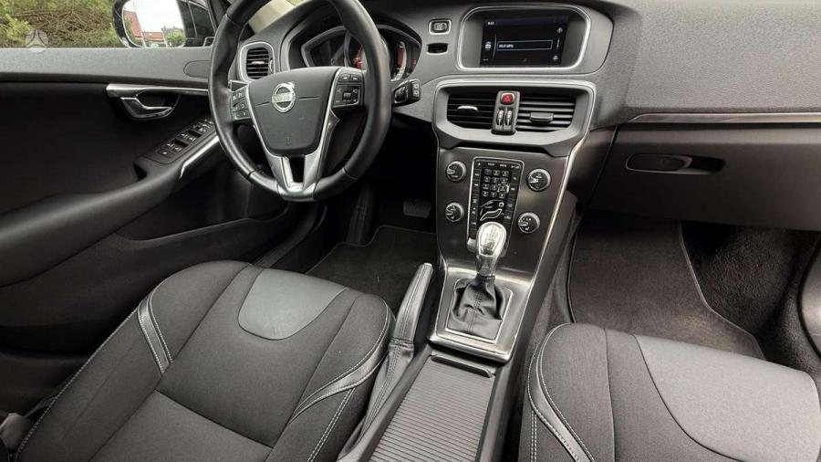 Melns Volvo V40 2013 Ukmergė, ar dzinēja tilpumu 1.98 L un nobraukumu 290 tūkst. km par 6900 €, foto 13 vietnē AUTOMOTO.COM.LV