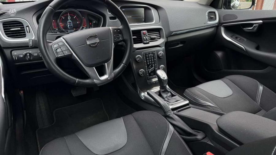 Melns Volvo V40 2013 Ukmergė, ar dzinēja tilpumu 1.98 L un nobraukumu 290 tūkst. km par 6900 €, foto 16 vietnē AUTOMOTO.COM.LV