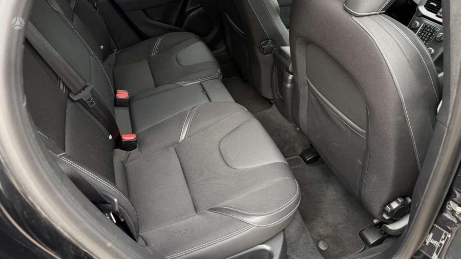 Melns Volvo V40 2013 Ukmergė, ar dzinēja tilpumu 1.98 L un nobraukumu 290 tūkst. km par 6900 €, foto 19 vietnē AUTOMOTO.COM.LV