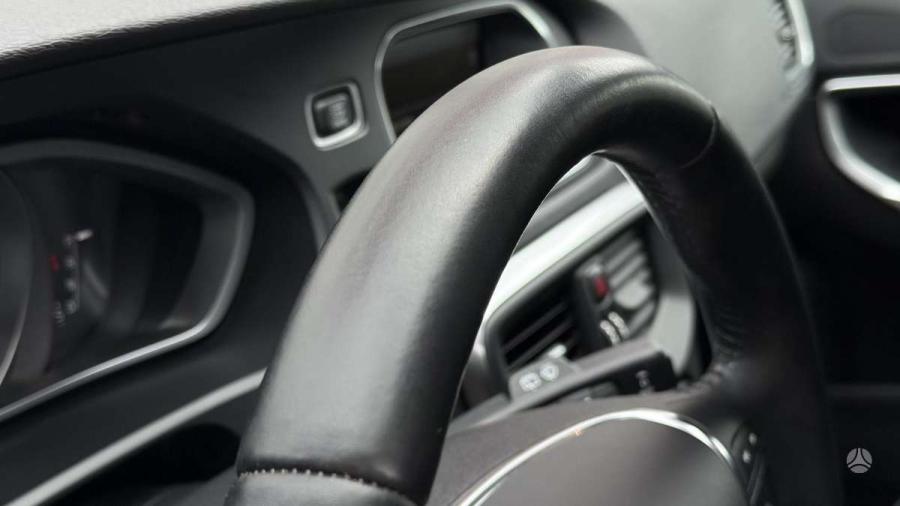 Melns Volvo V40 2013 Ukmergė, ar dzinēja tilpumu 1.98 L un nobraukumu 290 tūkst. km par 6900 €, foto 25 vietnē AUTOMOTO.COM.LV